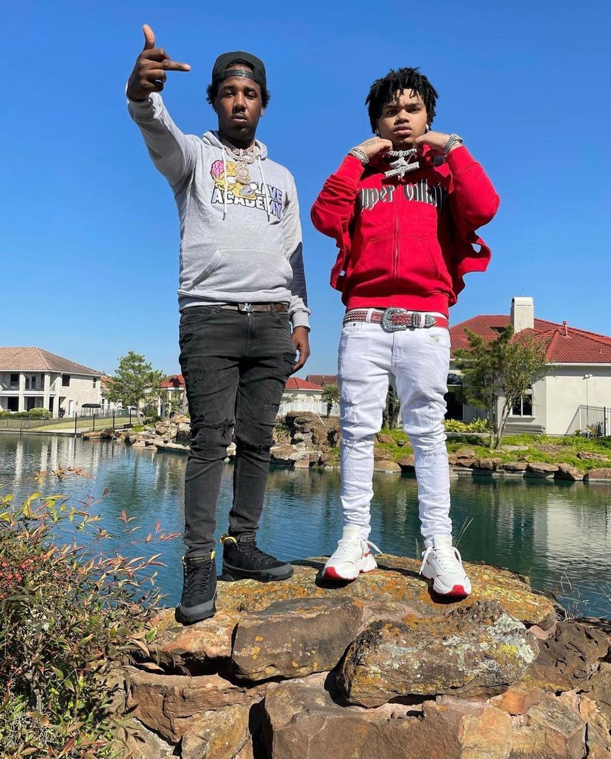 No Cap Outfit from December 6, 2021 | WHAT’S ON THE STAR?