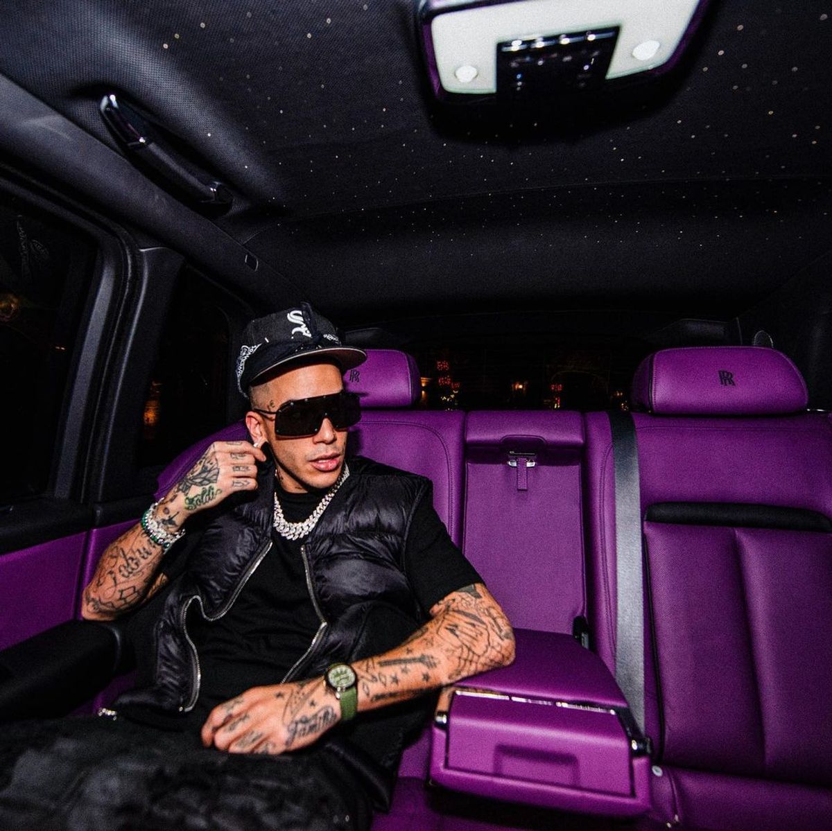 Sfera Ebbasta Outfit from November 29, 2022 | WHAT’S ON THE STAR?