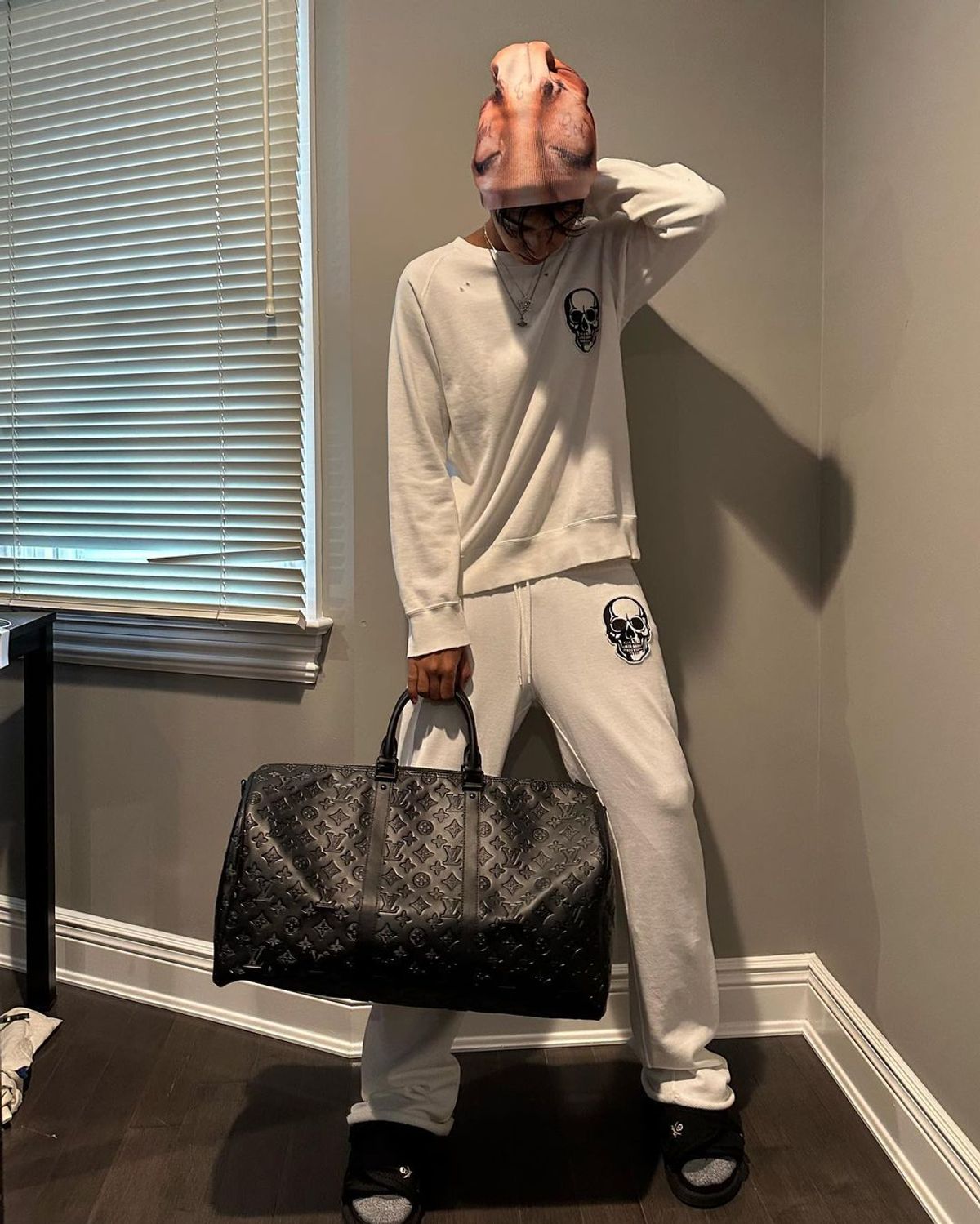 Yung Fazo Outfit from November 30, 2022 | WHAT’S ON THE STAR?