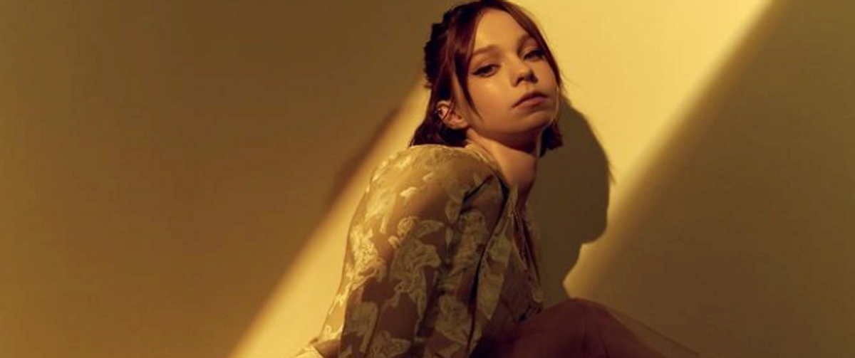 Emma Myers: Outfits, Clothes, Style and Fashion | WHAT’S ON THE STAR?