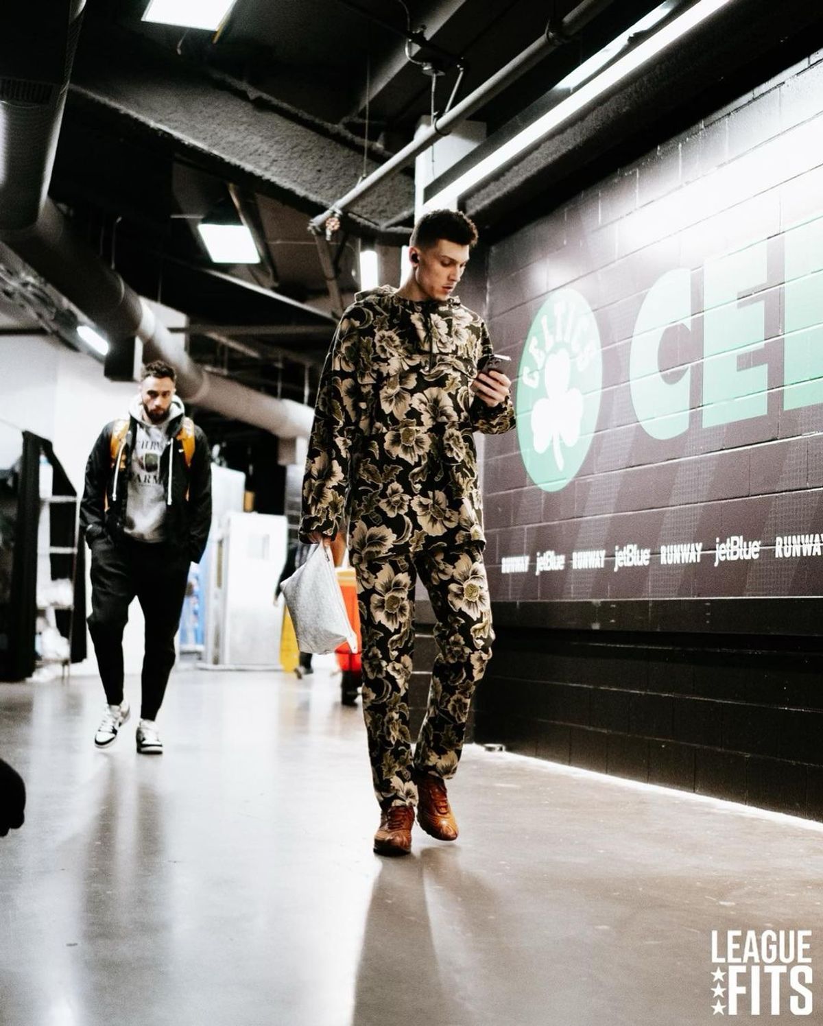 Tyler Herro Outfit from December 1, 2022 | WHAT’S ON THE STAR?