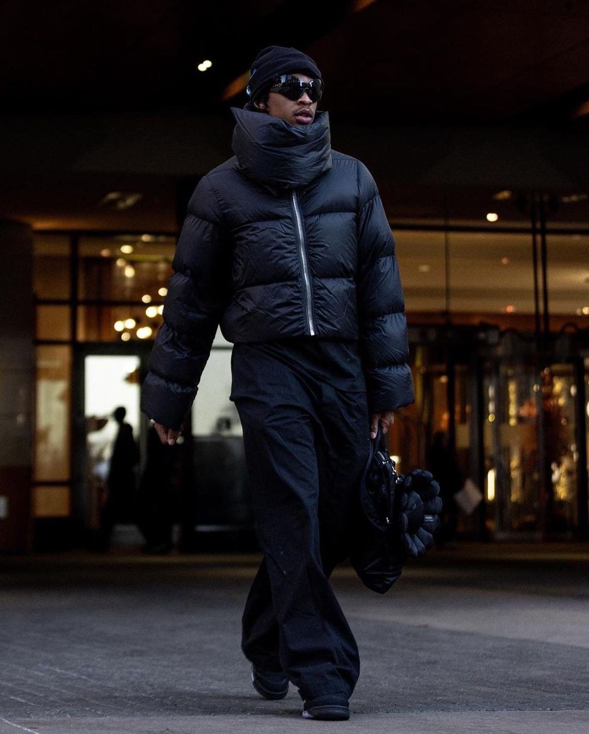 Joshua Christopher Outfit from December 1, 2022 | WHAT’S ON THE STAR?