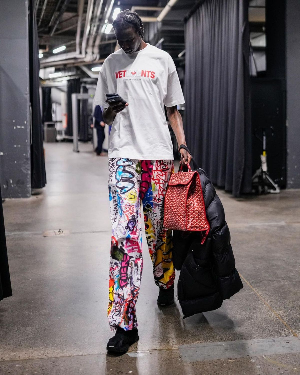 Bol Bol Outfit from December 4, 2022 | WHAT’S ON THE STAR?