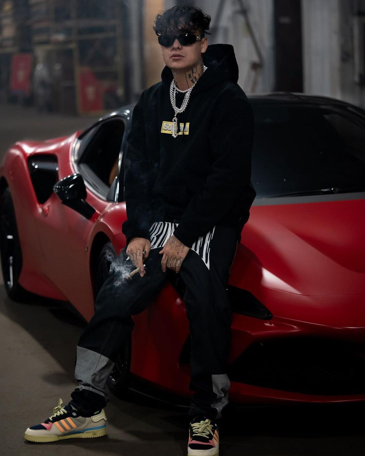 El Aleman Outfit from March 29, 2022 | WHAT’S ON THE STAR?