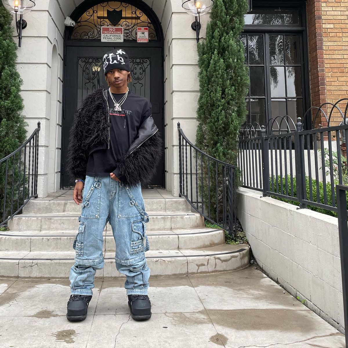 Midwxst Outfit from December 3, 2022 | WHAT’S ON THE STAR?