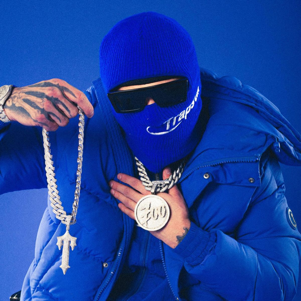 Rondodasosa Outfit from December 8, 2022 | WHAT’S ON THE STAR?