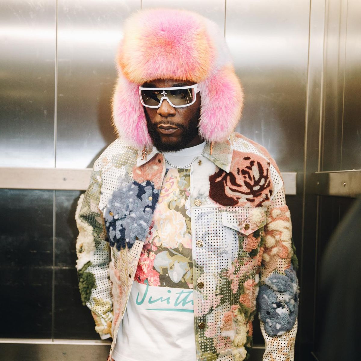Burna Boy Outfit from December 11, 2022 | WHAT’S ON THE STAR?