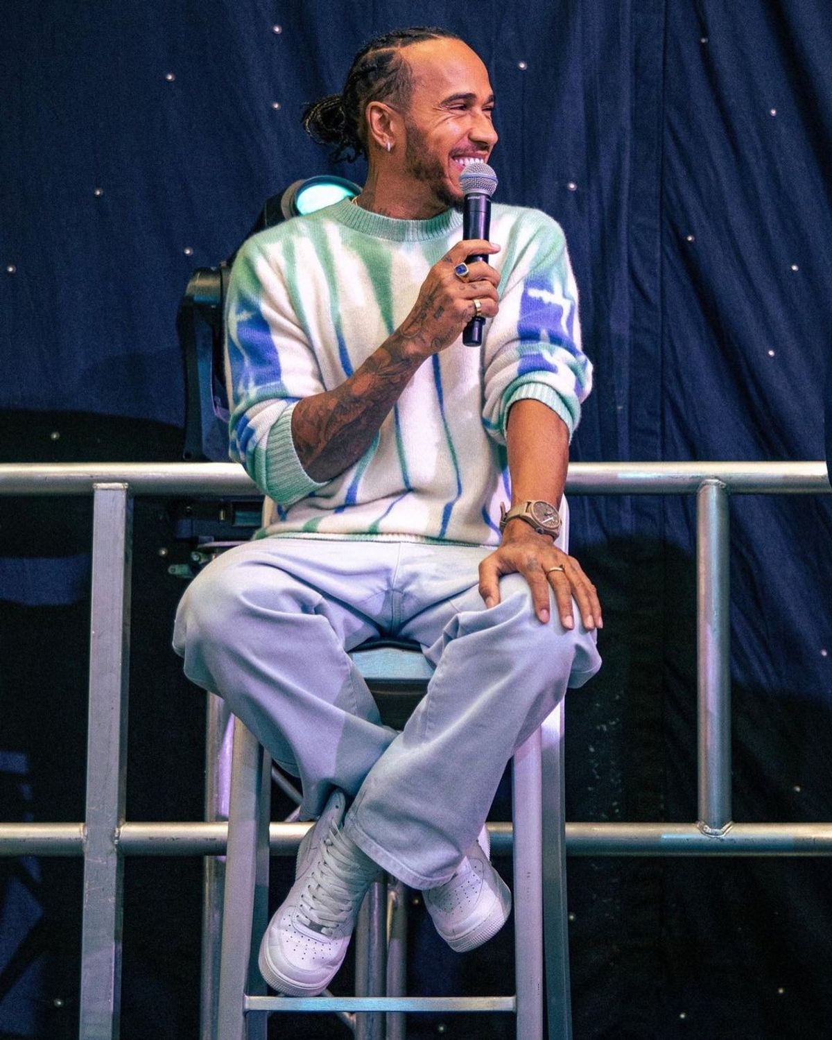 Lewis Hamilton Outfit from December 11, 2022 | WHAT’S ON THE STAR?