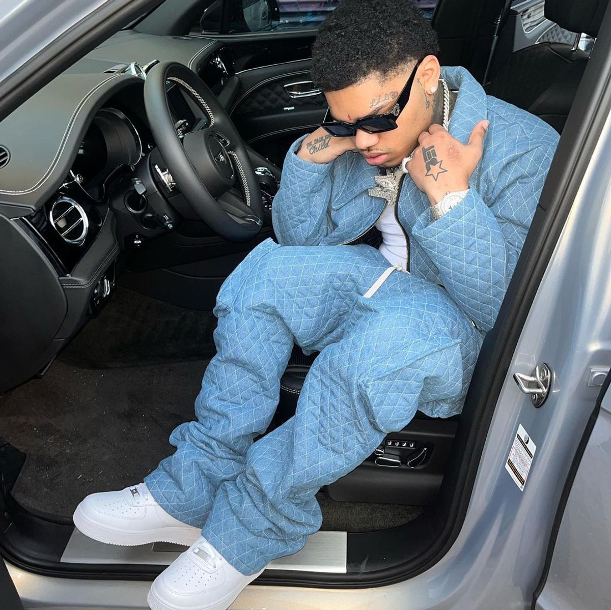 No Cap Outfit from December 15, 2022 | WHAT’S ON THE STAR?