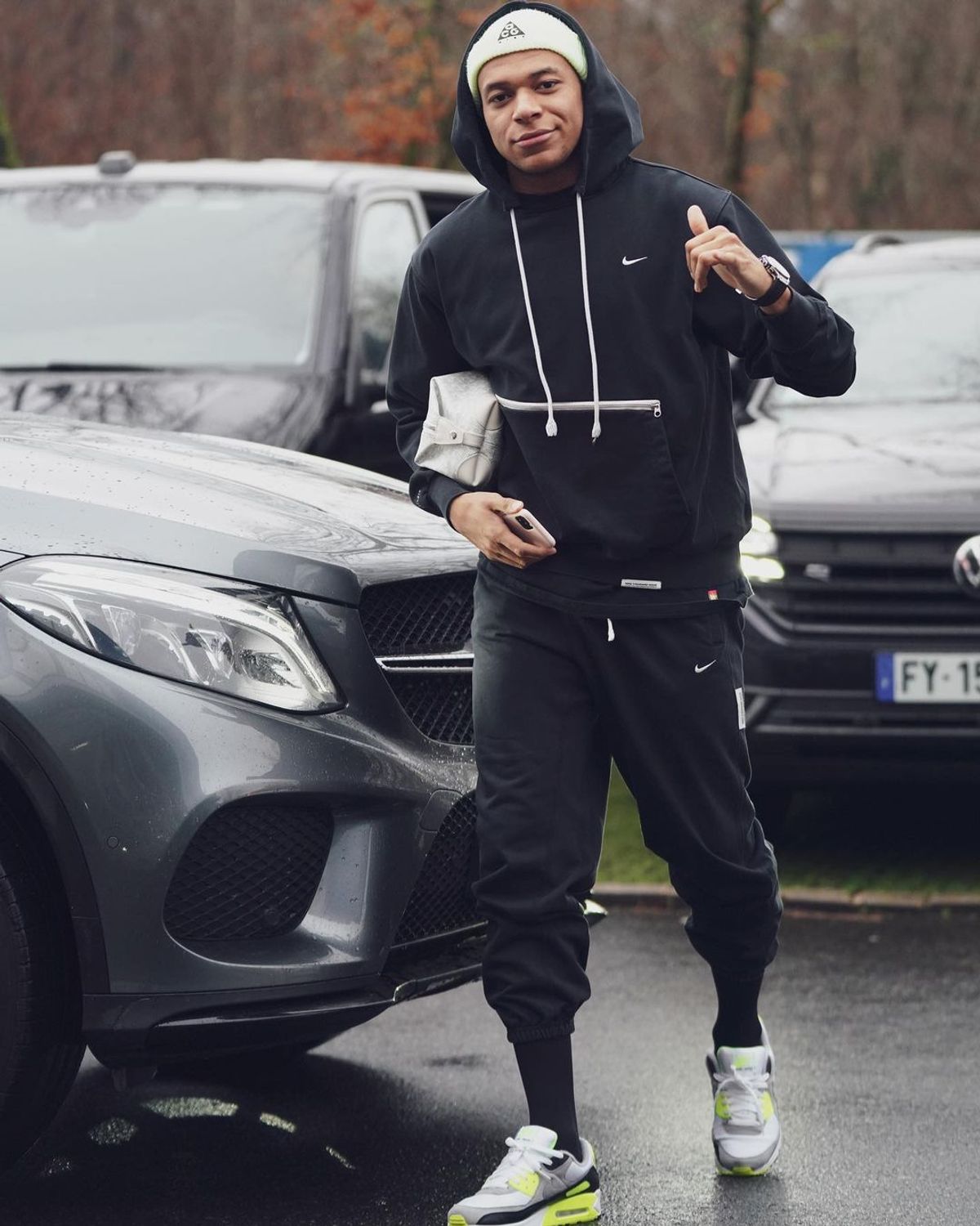 Kylian Mbappe Outfit from January 5, 2022 | WHAT’S ON THE STAR?