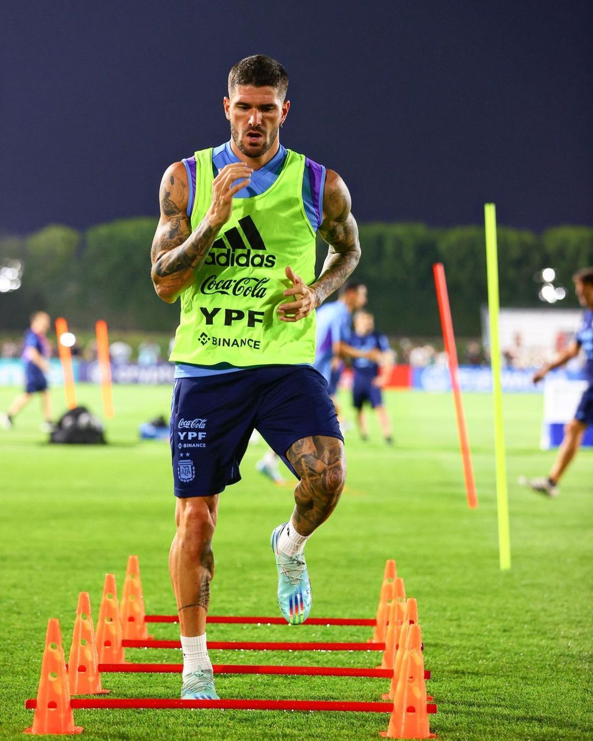 Rodrigo De Paul: Outfits, Clothes, Style and Fashion | WHAT’S ON THE STAR?