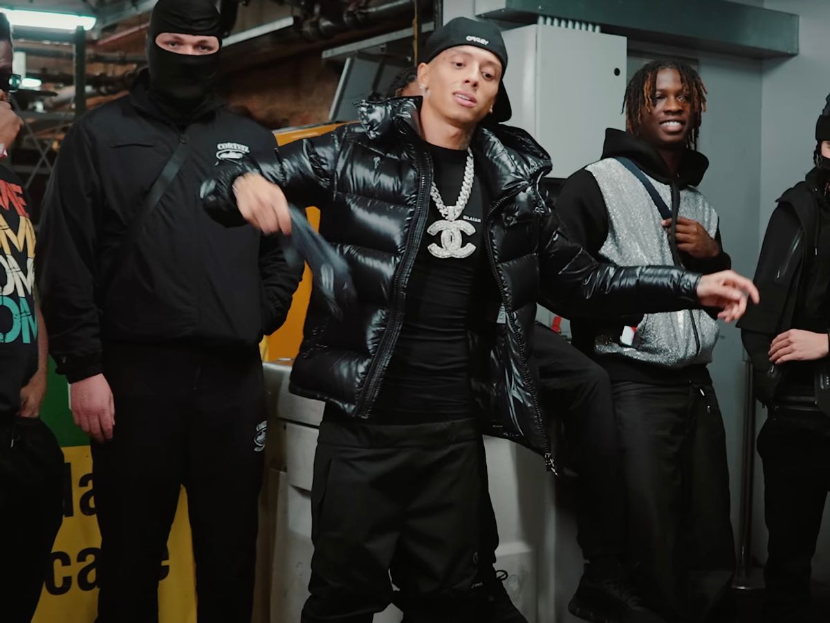 Central Cee Outfit from December 16, 2022 | WHAT’S ON THE STAR?