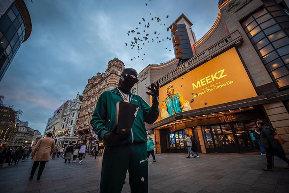 Meekz Outfit from November 22, 2022 | WHAT’S ON THE STAR?