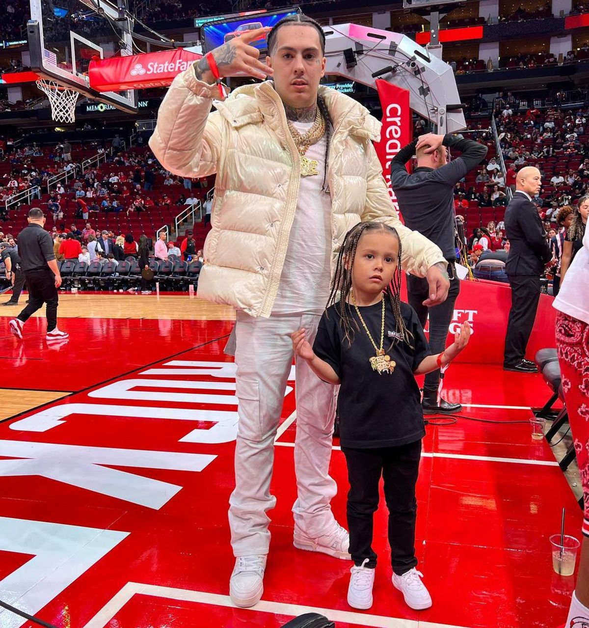 Peso Peso Outfit from October 22, 2022 | WHAT’S ON THE STAR?