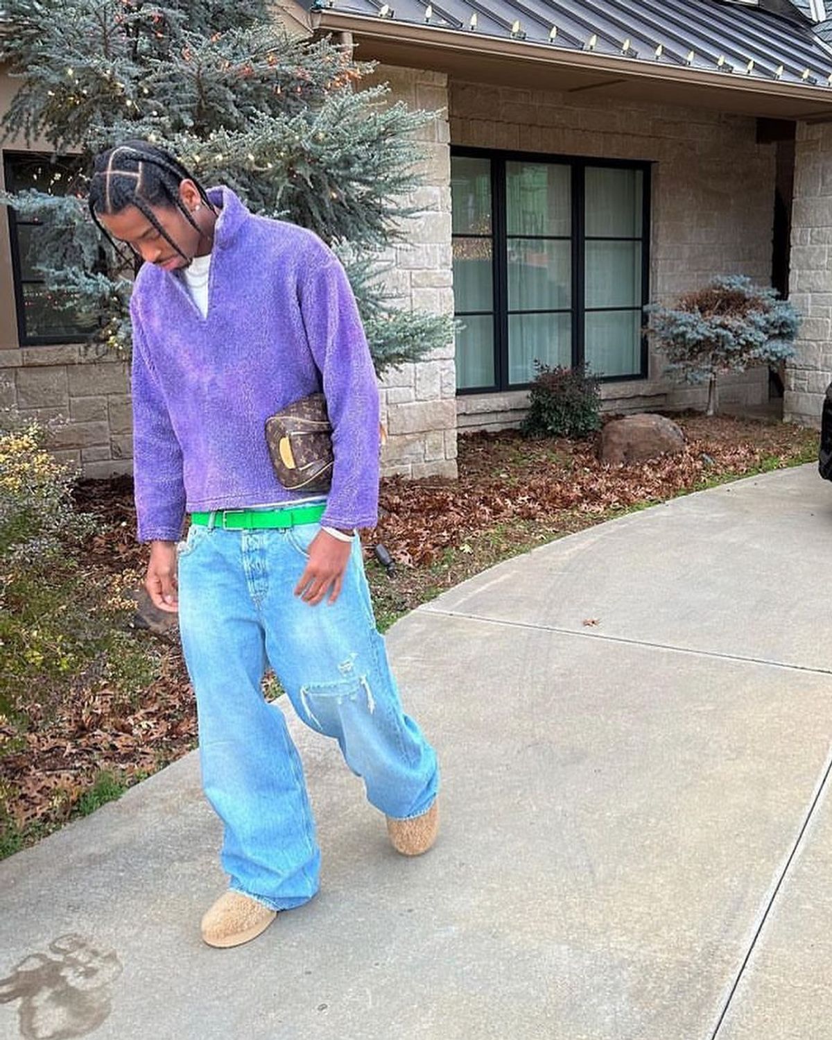 Shai Outfit from December 23, 2022 | WHAT’S ON THE STAR?