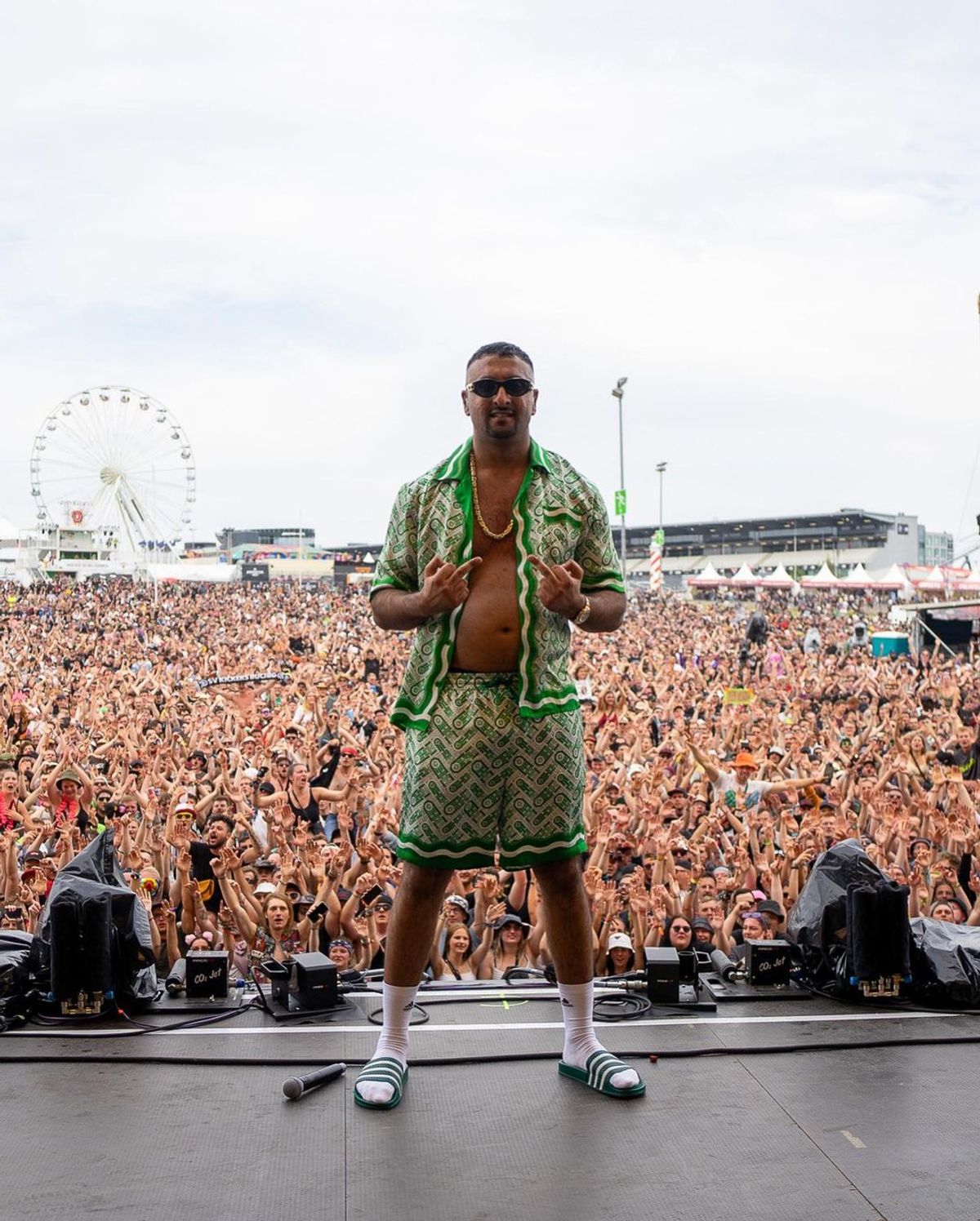 Ssio Outfit from June 3, 2022 | WHAT’S ON THE STAR?