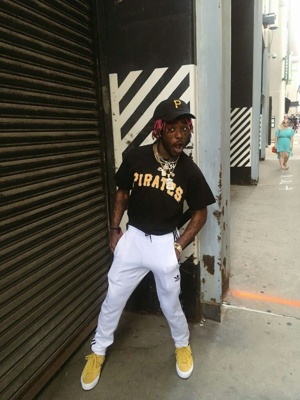 Lil Uzi Vert Outfit from June 15, 2017 | WHAT’S ON THE STAR?