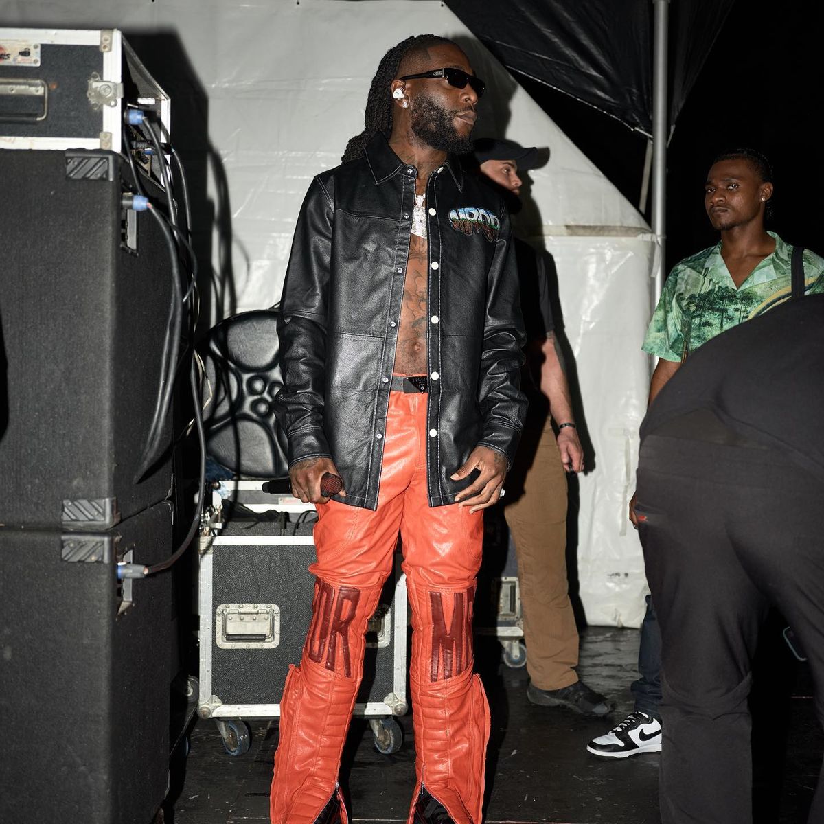 Burna Boy Outfit from December 29, 2022 | WHAT’S ON THE STAR?