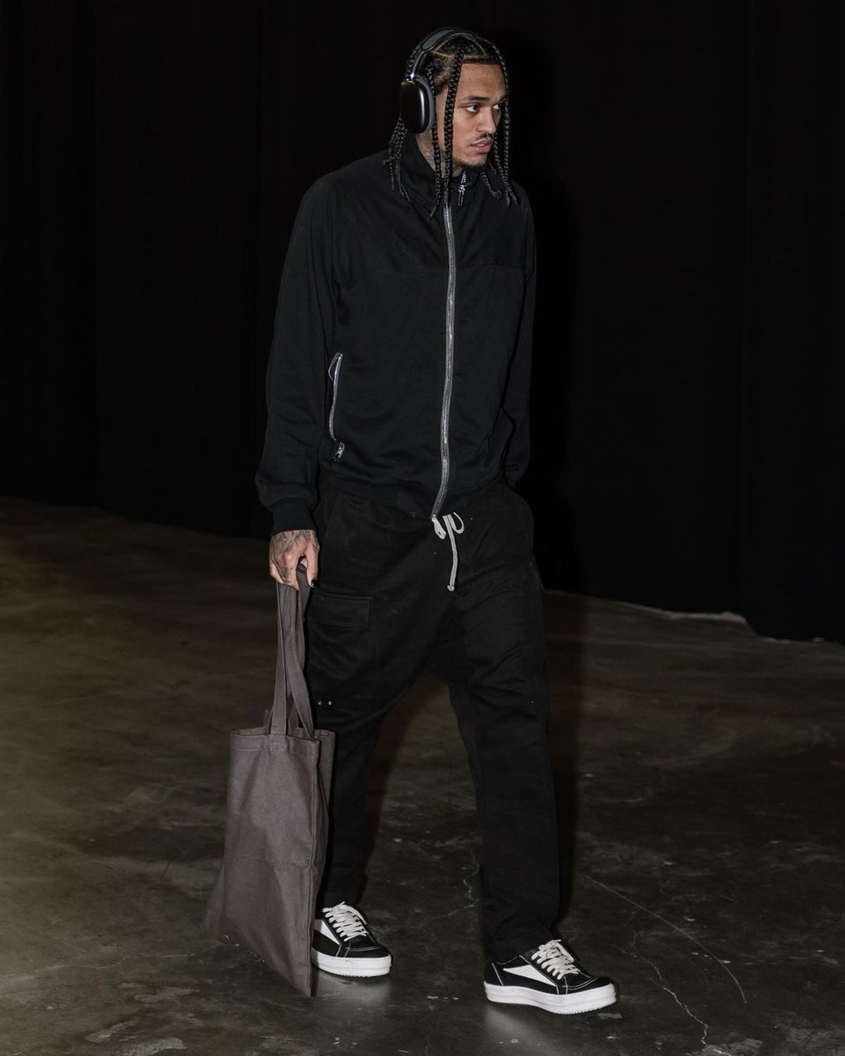 Jordan Clarkson Outfit from December 29, 2022 | WHAT’S ON THE STAR?