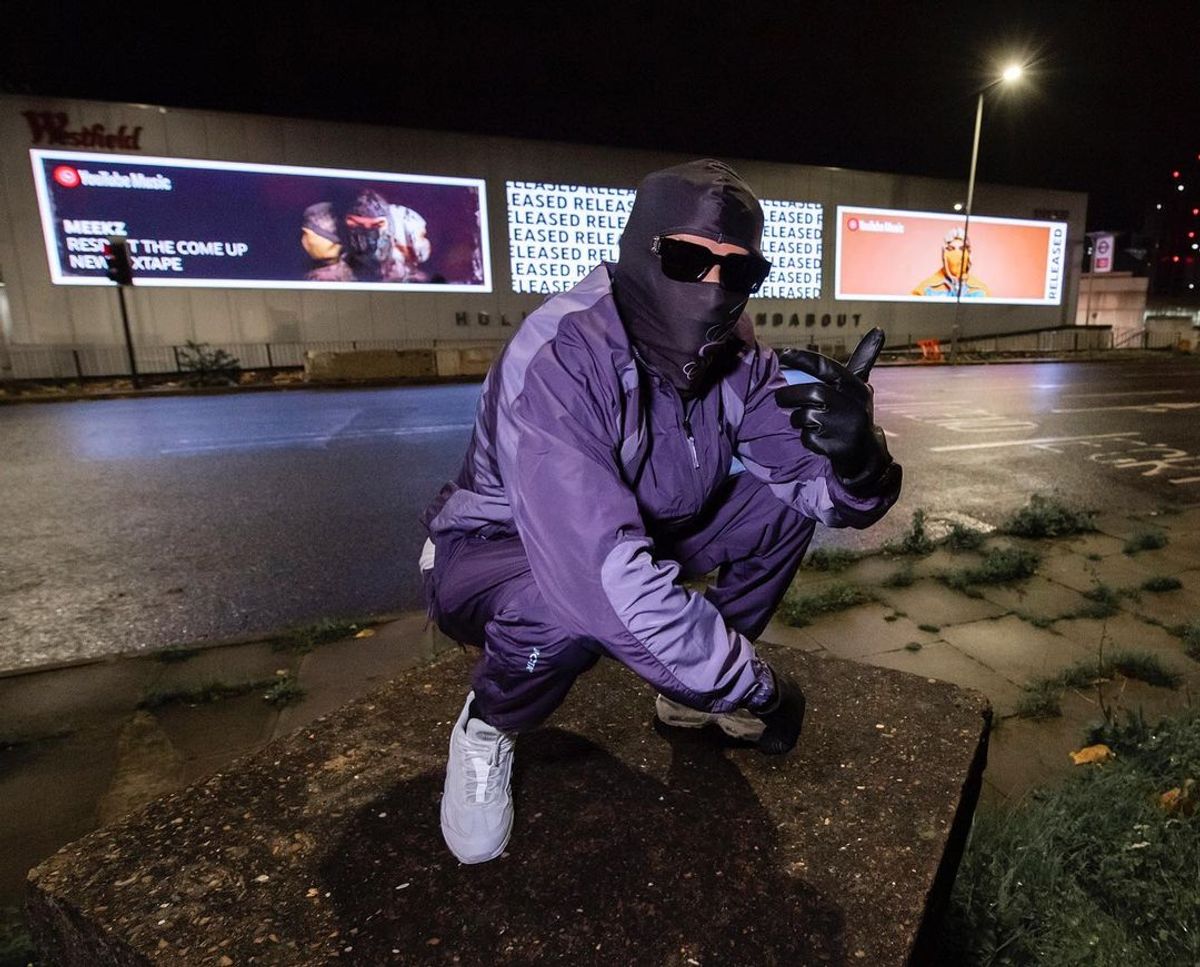 Meekz Outfit from November 22, 2022 | WHAT’S ON THE STAR?