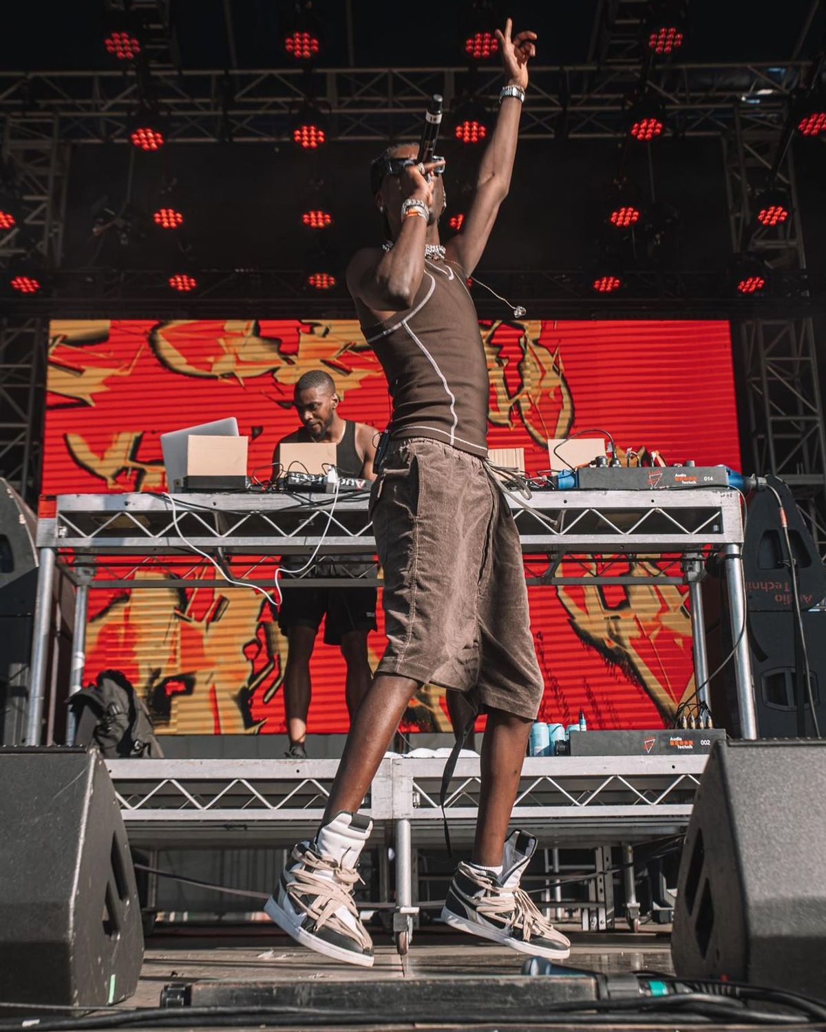 Jnr Choi Outfit from January 4, 2023 | WHAT’S ON THE STAR?