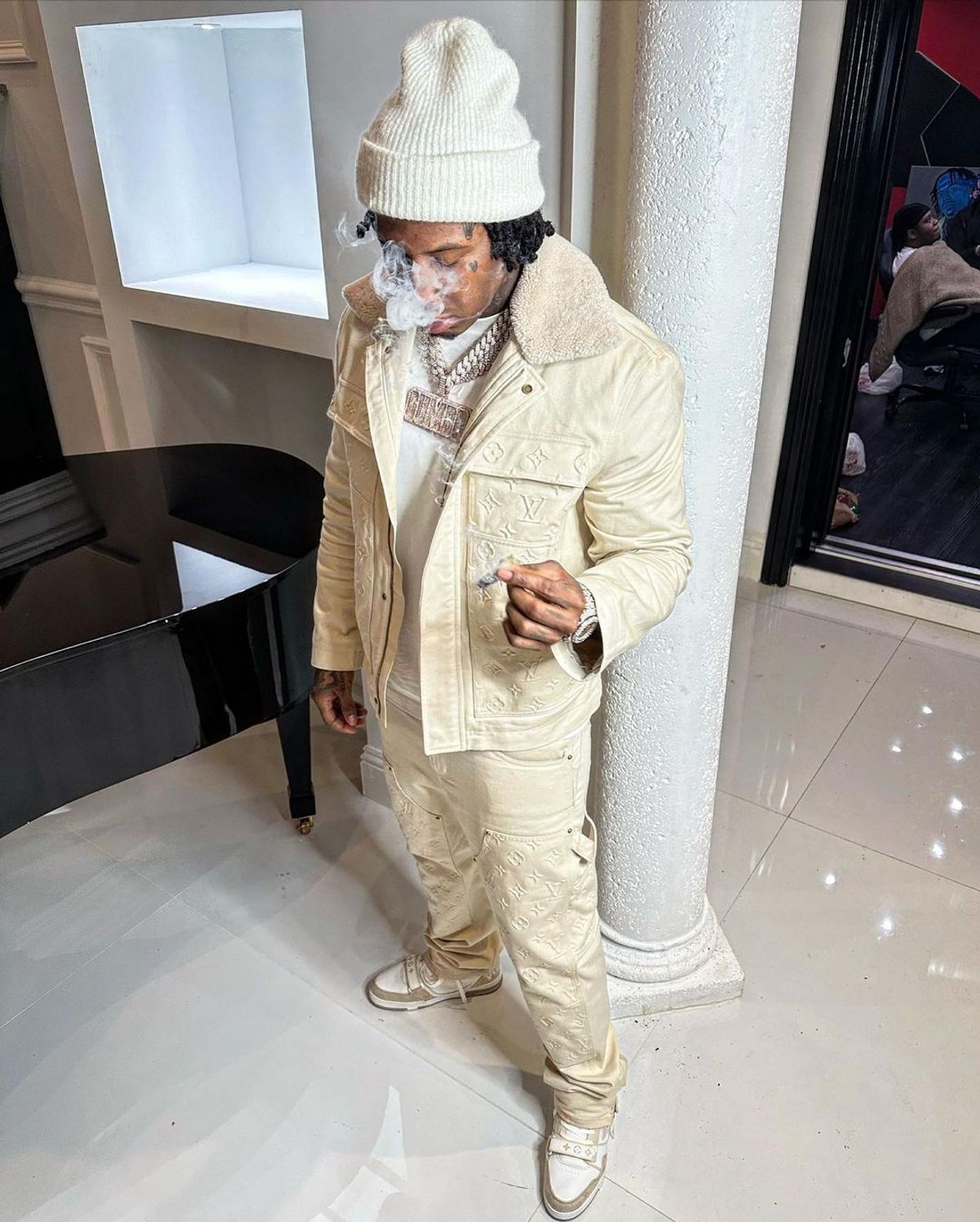 Moneybagg Yo Outfit from January 7, 2023 | WHAT’S ON THE STAR?