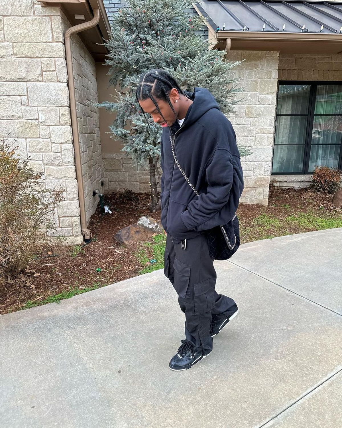 Shai Outfit from January 7, 2023 | WHAT’S ON THE STAR?