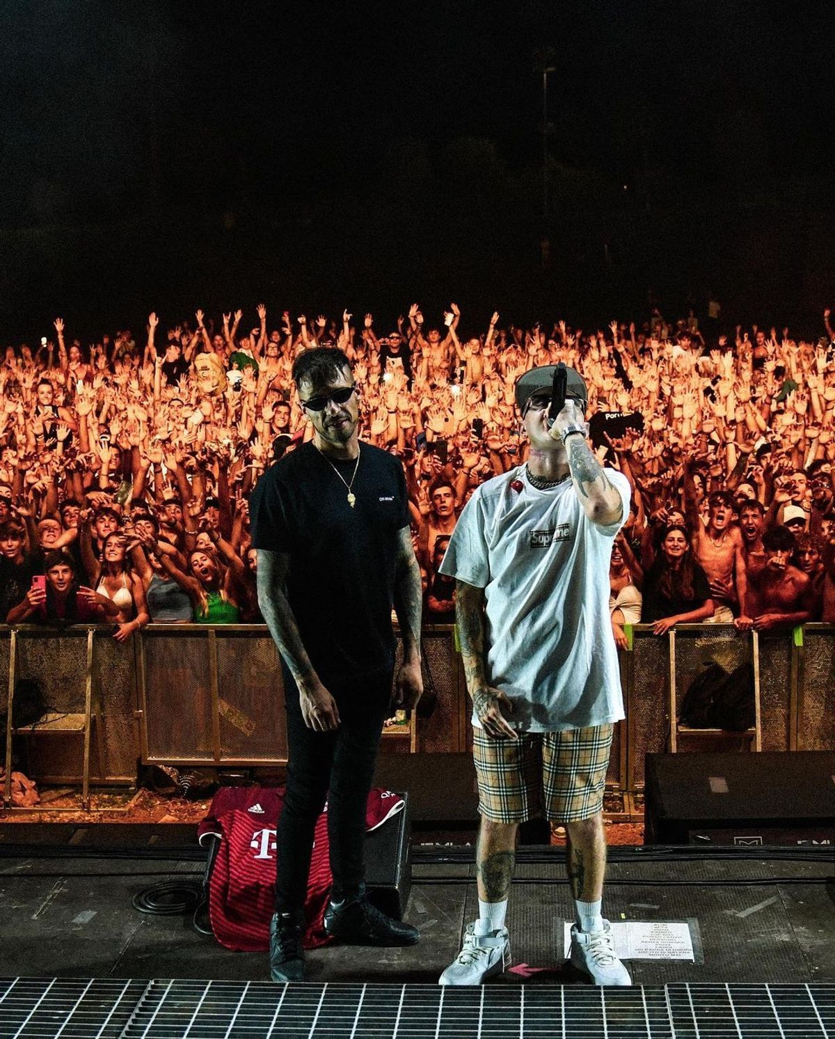 Lazza Outfit from August 11, 2022 | WHAT’S ON THE STAR?