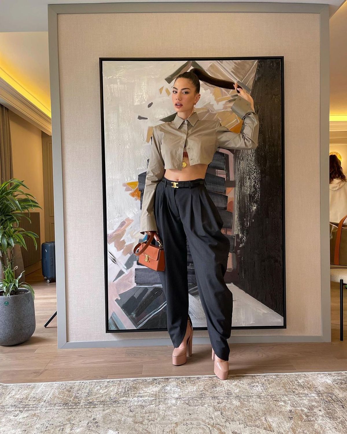 Demet Özdemir Outfit from December 14, 2022 | WHAT’S ON THE STAR?