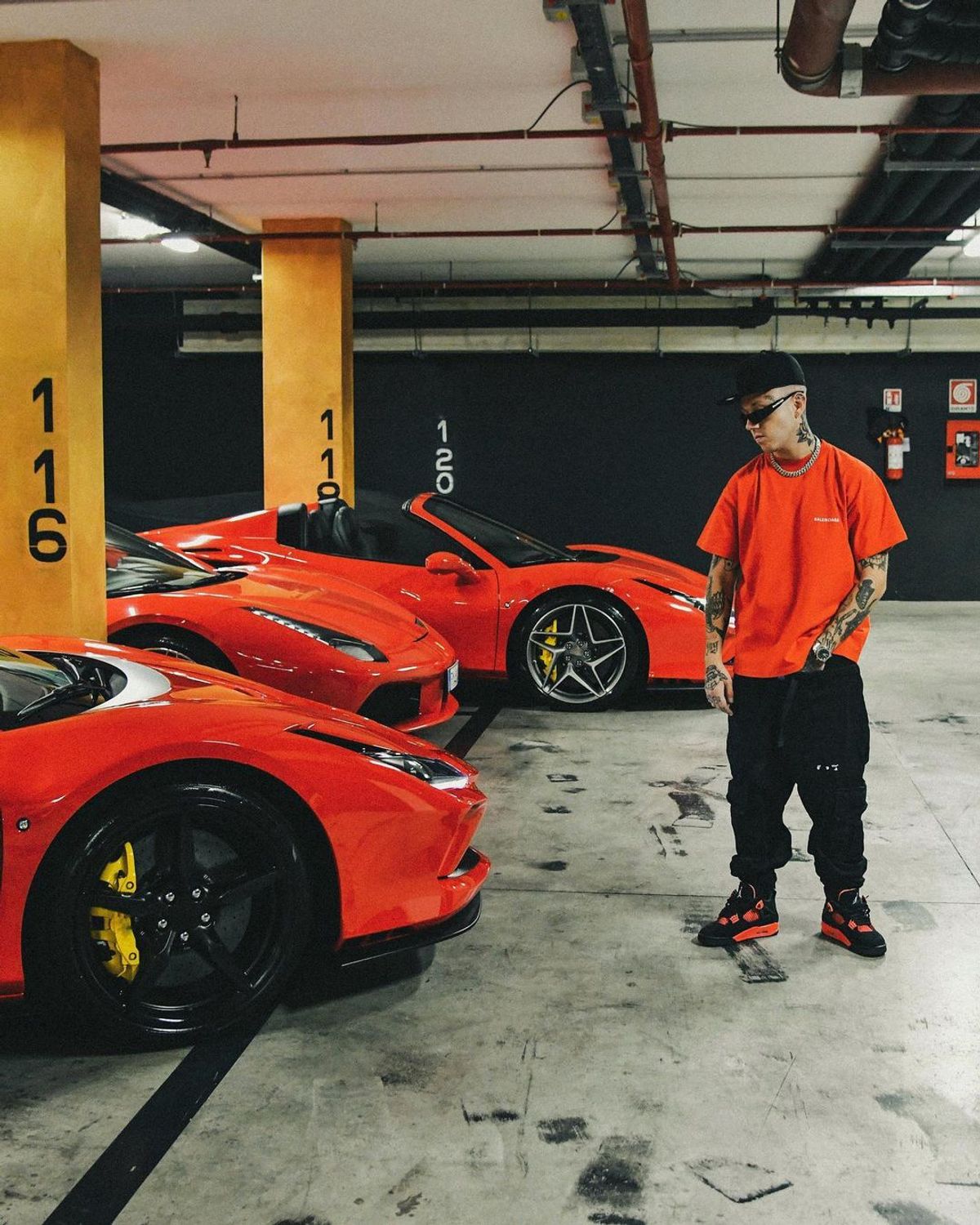 Lazza Outfit from September 7, 2022 | WHAT’S ON THE STAR?