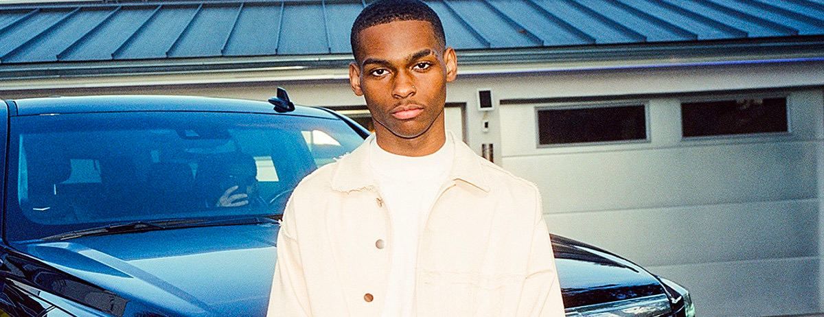 Yvngxchris: Outfits, Clothes, Style and Fashion | WHAT’S ON THE STAR?