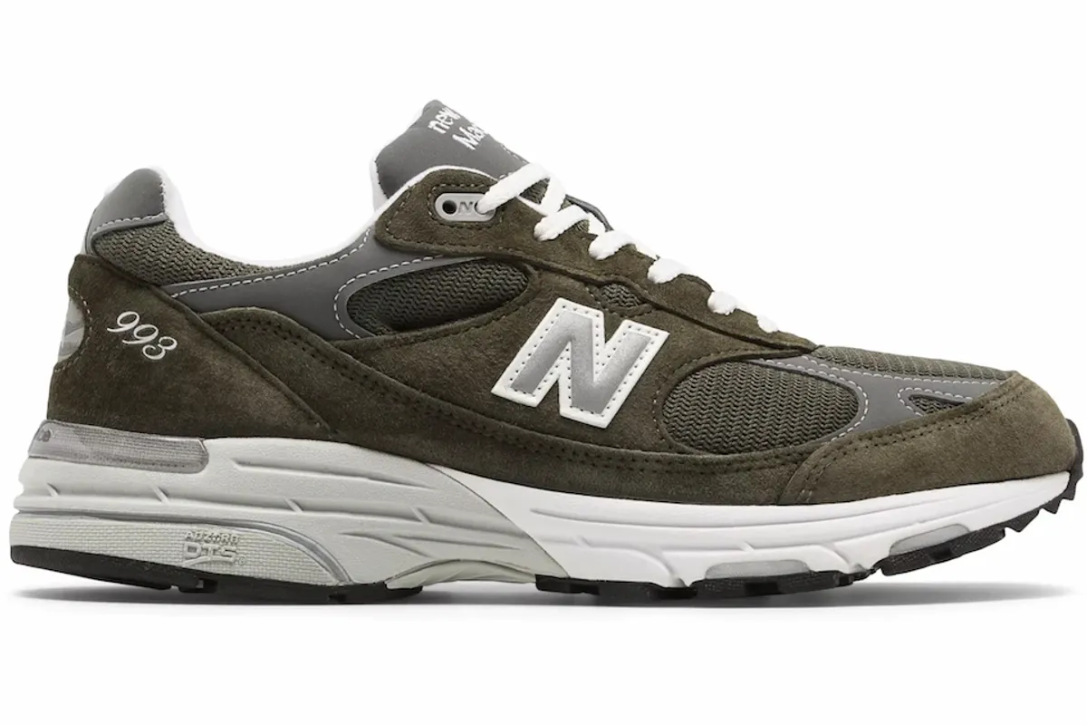New Balance 993 in USA Military Green Sneakers | WHAT’S ON THE STAR?