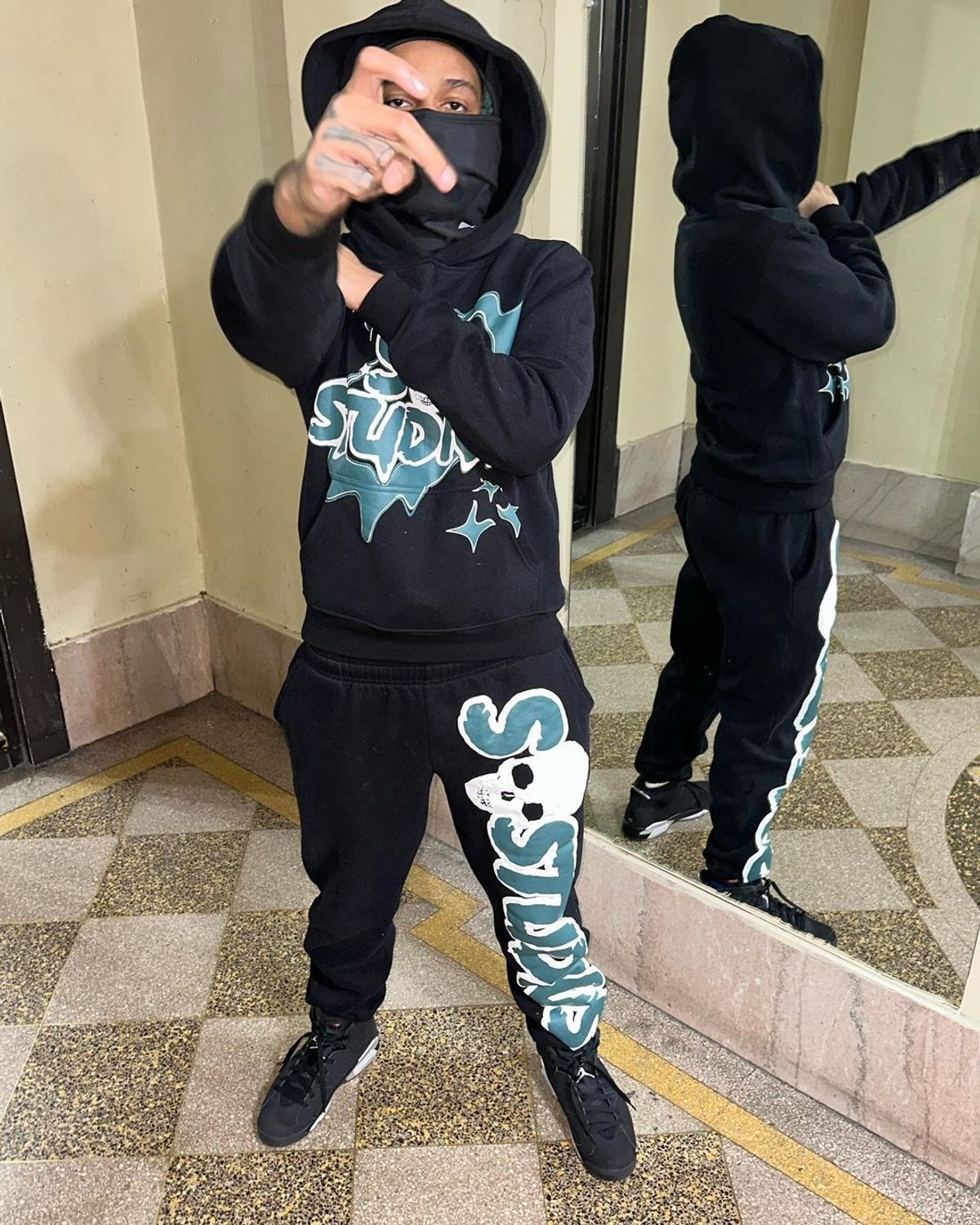 C Blu Outfit from January 3, 2023 | WHAT’S ON THE STAR?