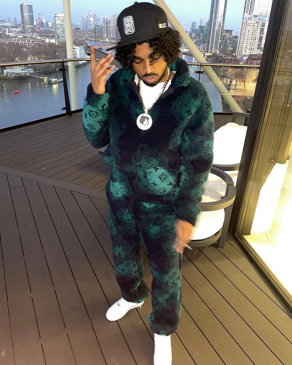 Mowgs Outfit from January 13, 2023 | WHAT’S ON THE STAR?