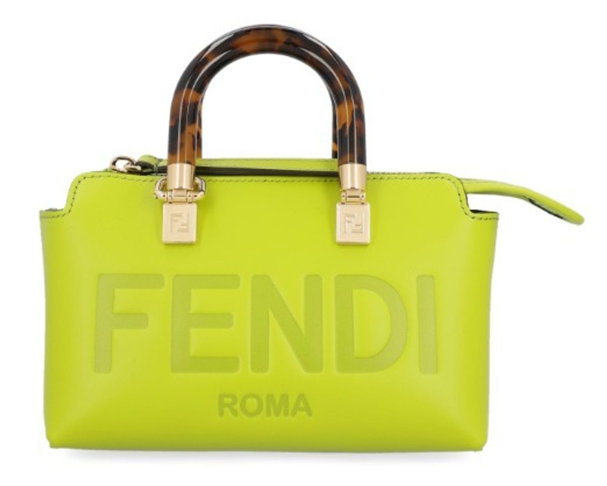 Fendi Small Green Leather Bag | WHAT’S ON THE STAR?