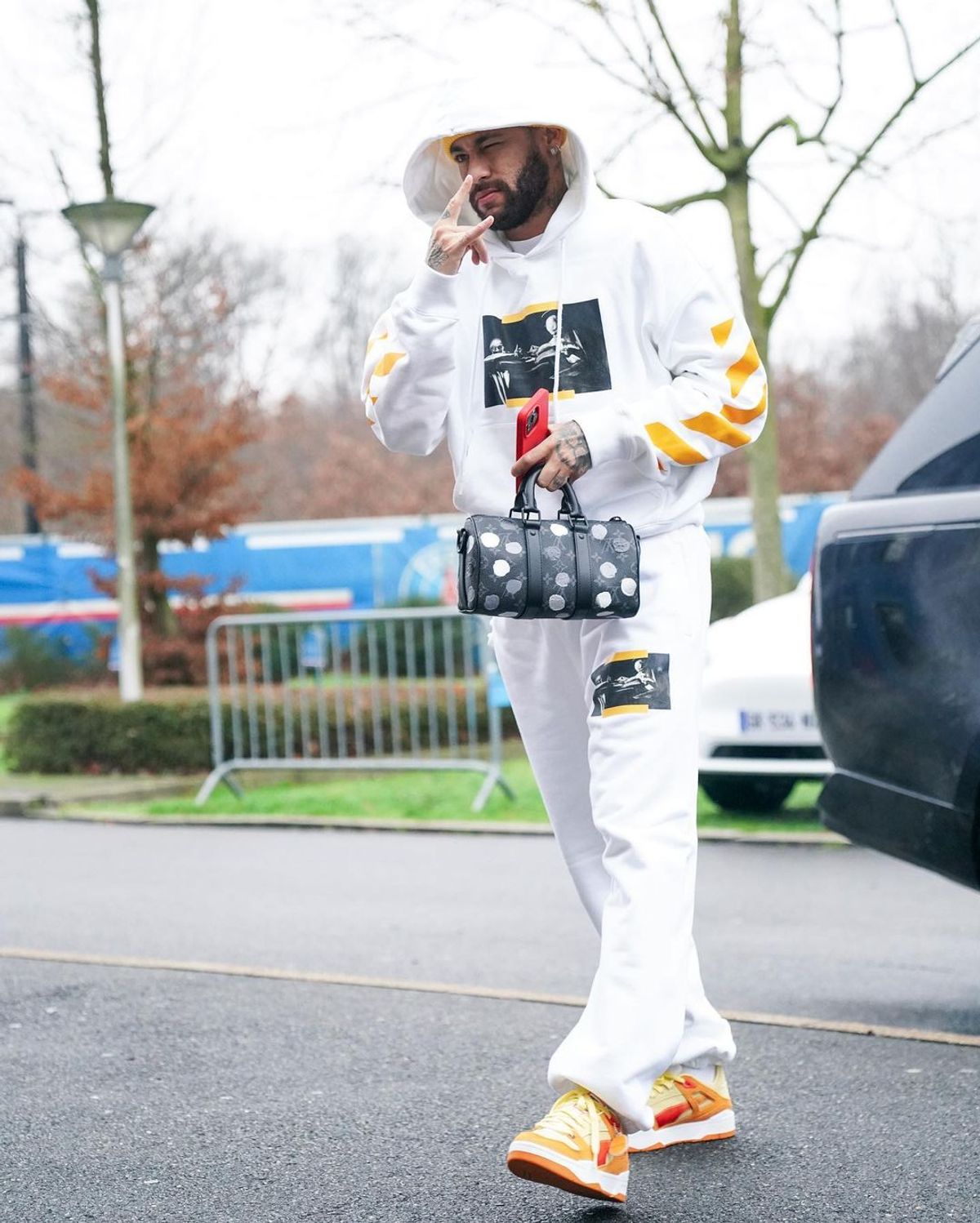 Neymar Outfit from January 17, 2023 | WHAT’S ON THE STAR?