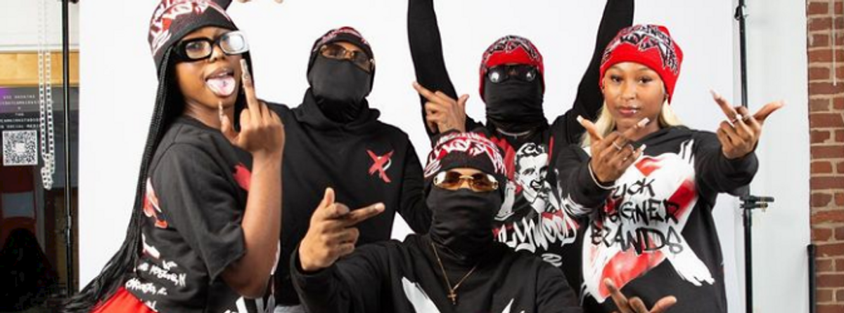 Hollywood Hideout: Clothing, Shoes & Accessories | WHAT’S ON THE STAR?