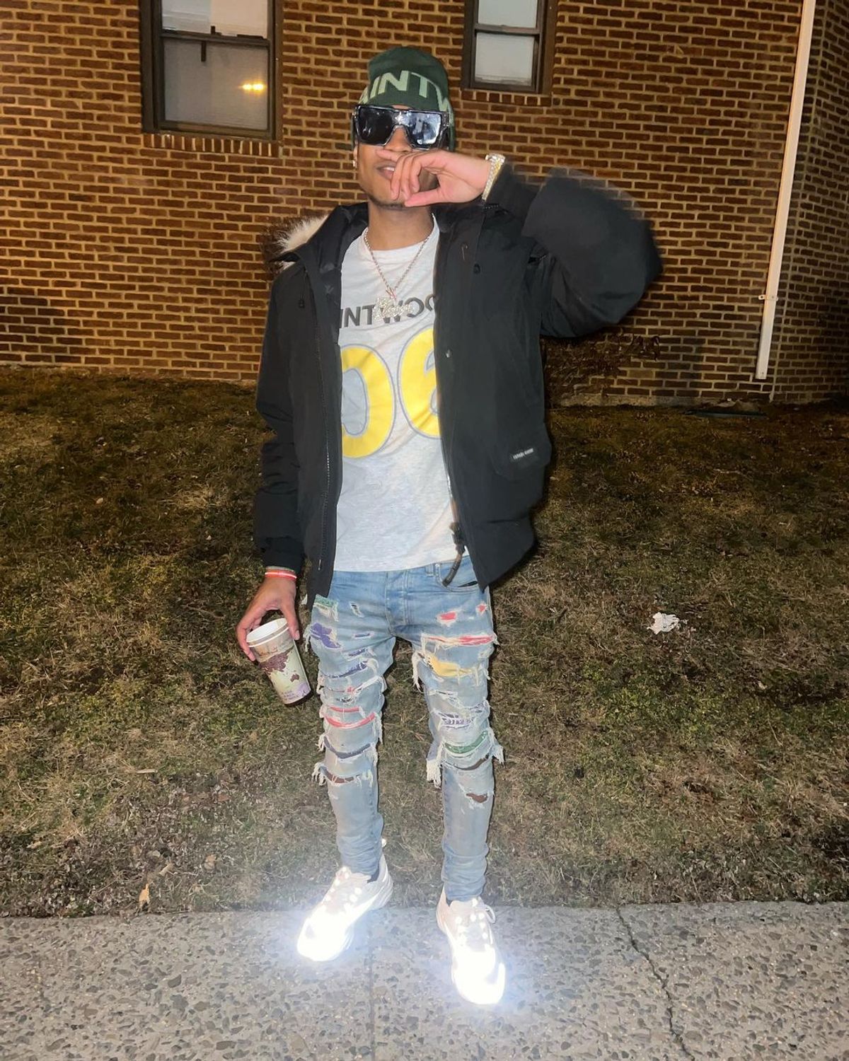 Chow Lee Outfit from January 3, 2023 | WHAT’S ON THE STAR?