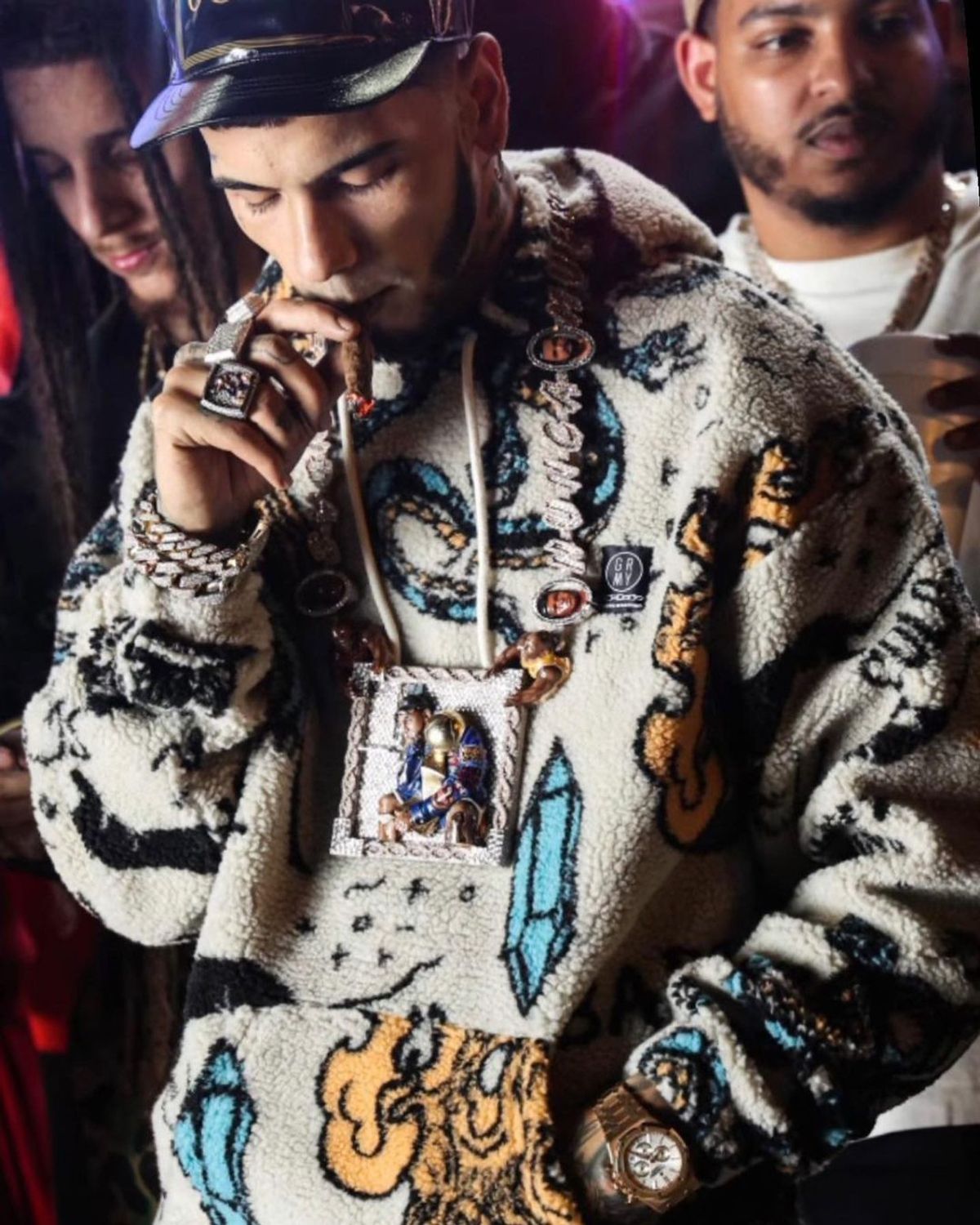 Anuel AA Outfit from December 22, 2022 | WHAT’S ON THE STAR?