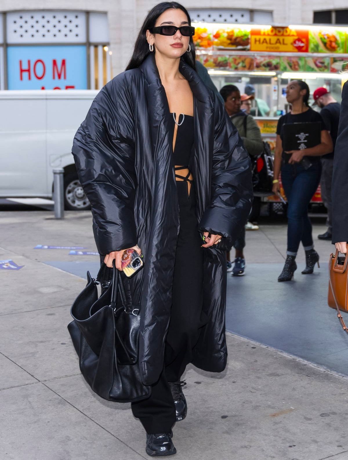 Dua Lipa Outfit from September 30, 2022 | WHAT’S ON THE STAR?