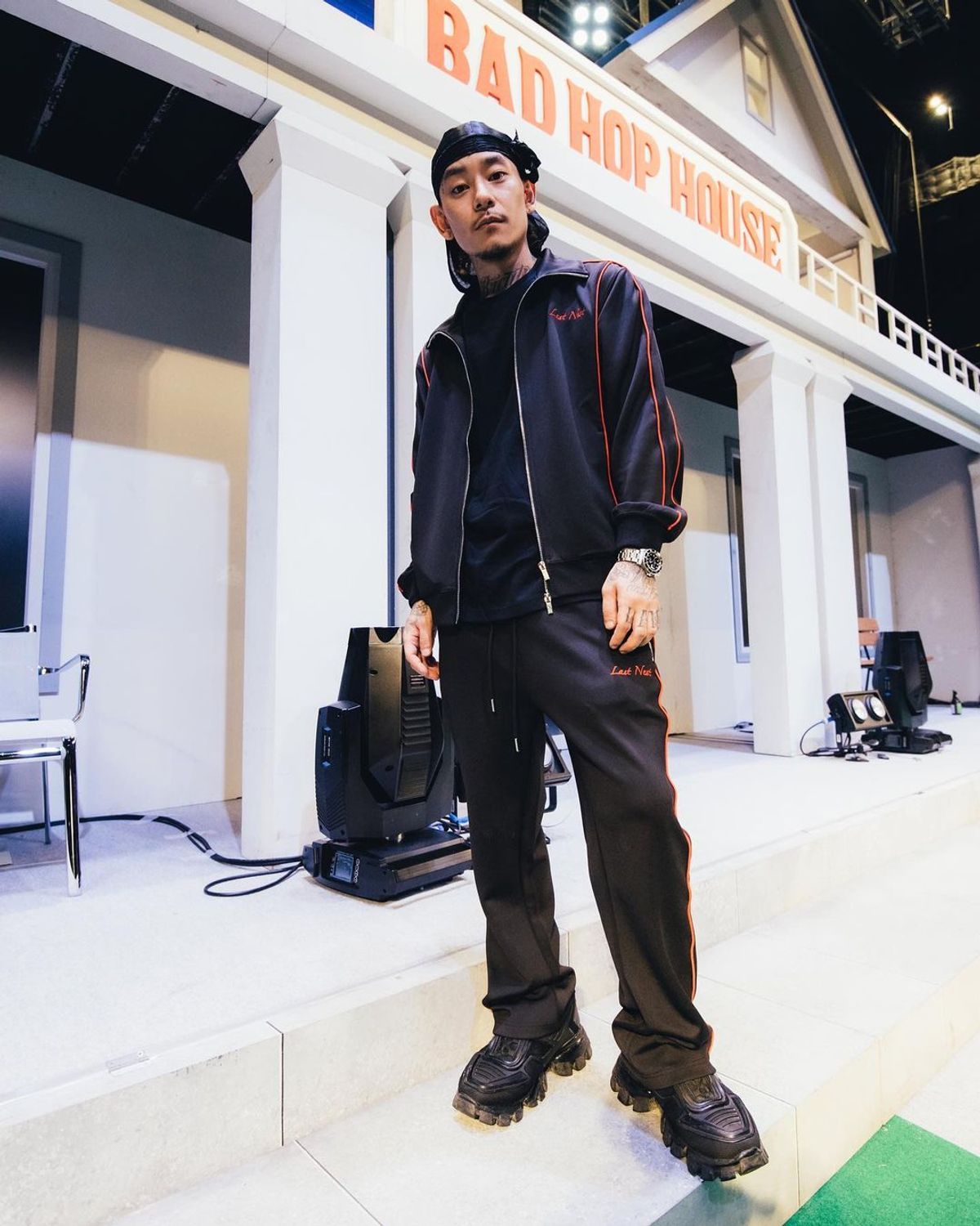 Bark Outfit from September 27, 2022 | WHAT’S ON THE STAR?