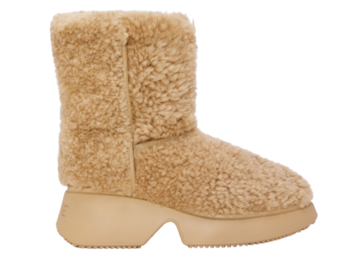 Loewe Wedge Shearling Boots | WHAT’S ON THE STAR?