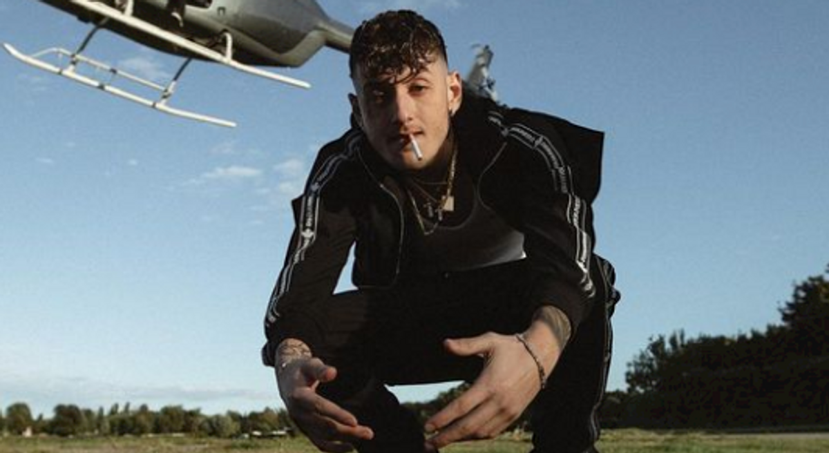 Paky: Outfits, Clothes, Style and Fashion | WHAT’S ON THE STAR?