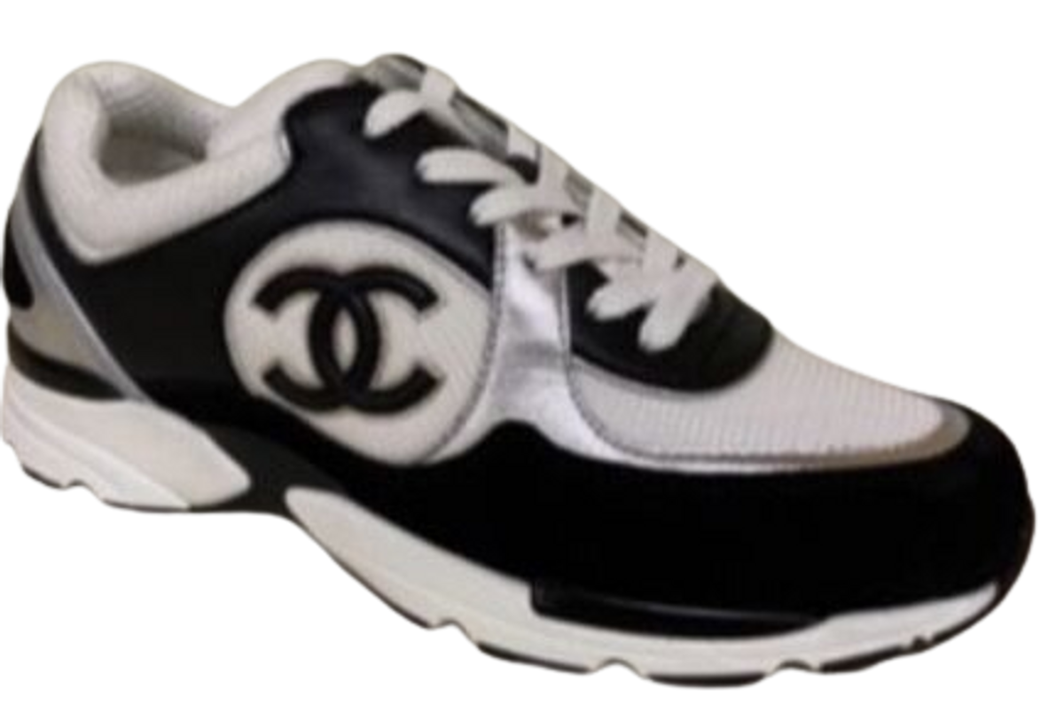 Chanel Black White Runner Sneakers | WHAT’S ON THE STAR?