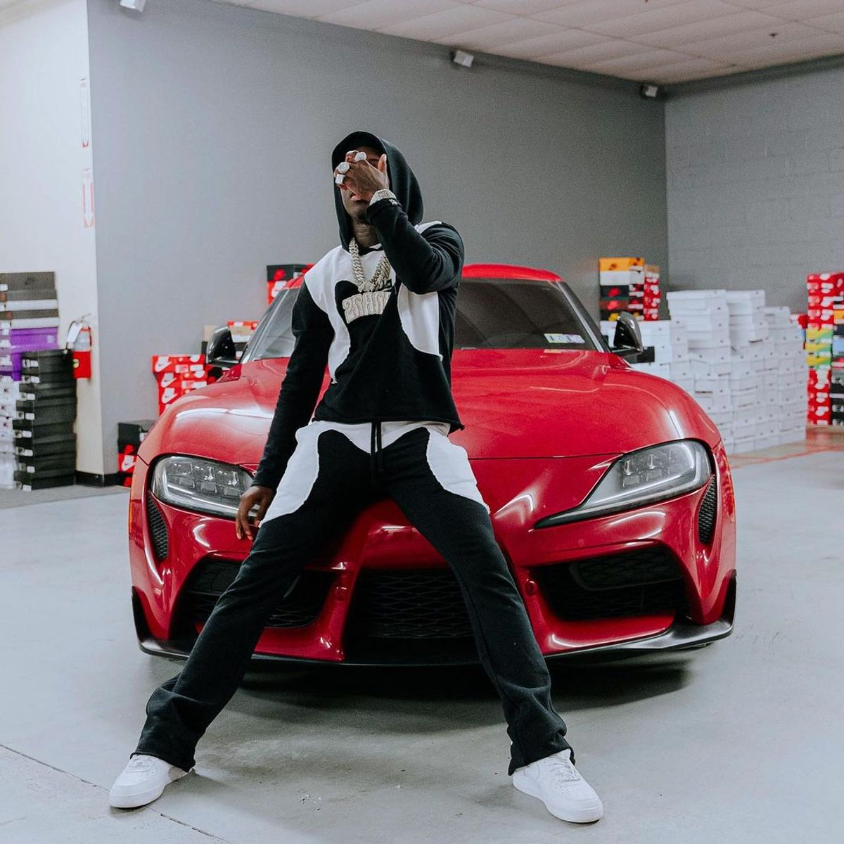 2Rare Outfit from January 25, 2023 | WHAT’S ON THE STAR?