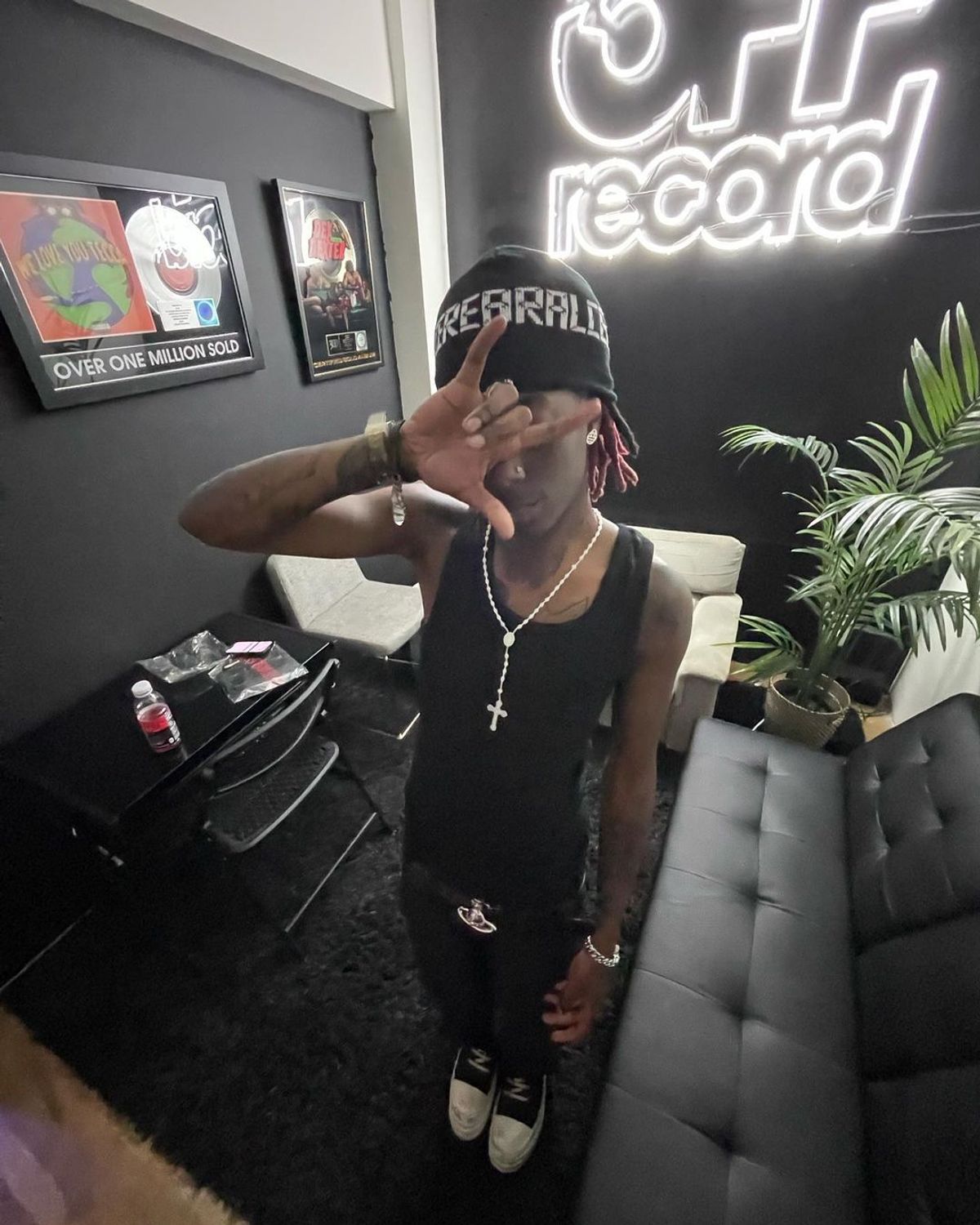 Skaiwater Outfit from December 2, 2022 | WHAT’S ON THE STAR?