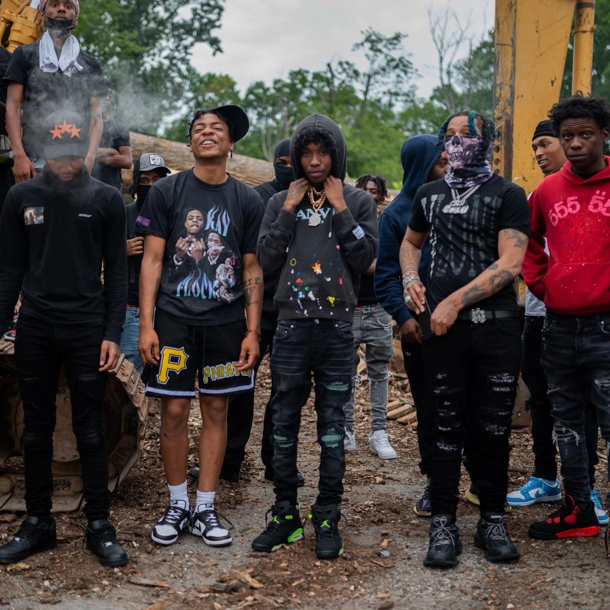 Set Da Trend Outfit from August 3, 2022 | WHAT’S ON THE STAR?