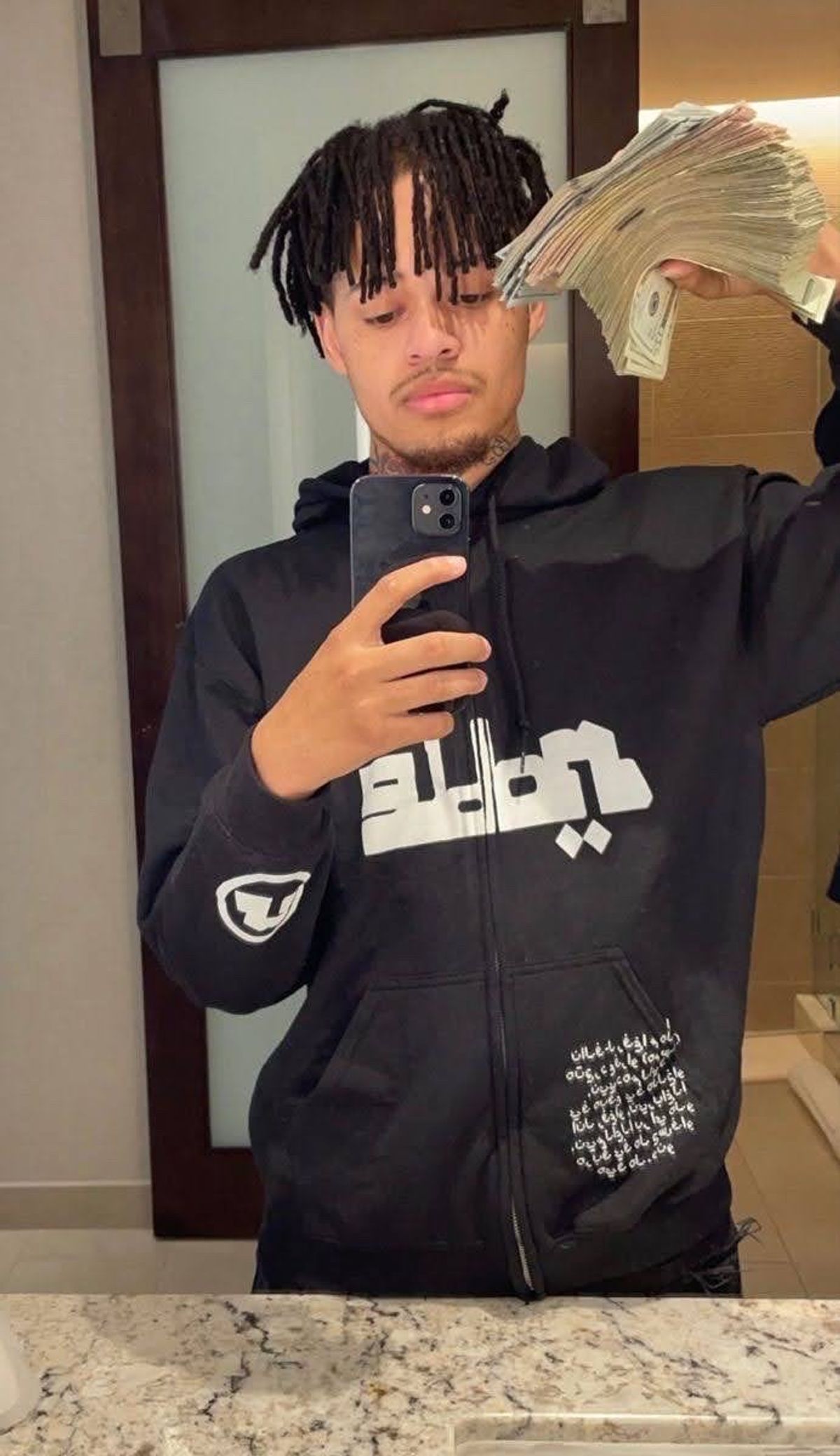 Summrs Outfit from January 26, 2023 | WHAT’S ON THE STAR?