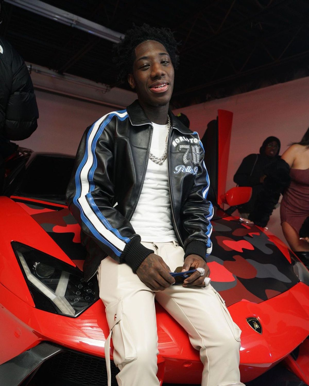 2Rare Outfit from January 25, 2023 | WHAT’S ON THE STAR?