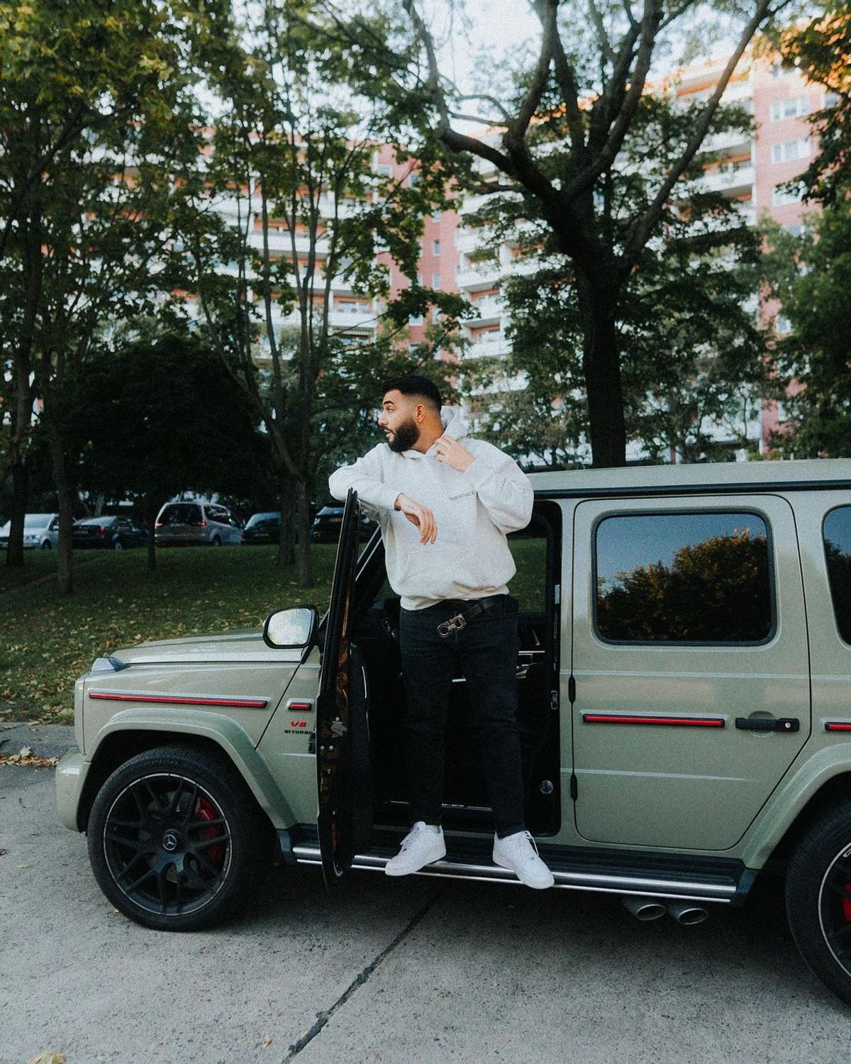 Samra Outfit from October 9, 2022 | WHAT’S ON THE STAR?